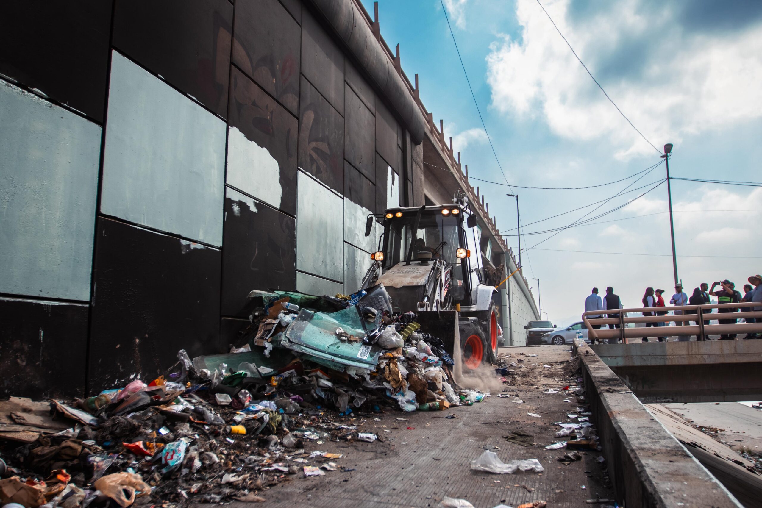 RECOLECTAN 110 TONELADAS DE BASURA DE LA VÍA RÁPIDA ALAMAR EN TIJUANA ...